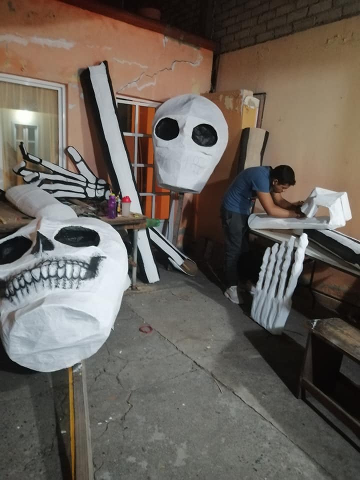 Huge skeletons emerge from the ground in Mexico, then Dia De Los ...