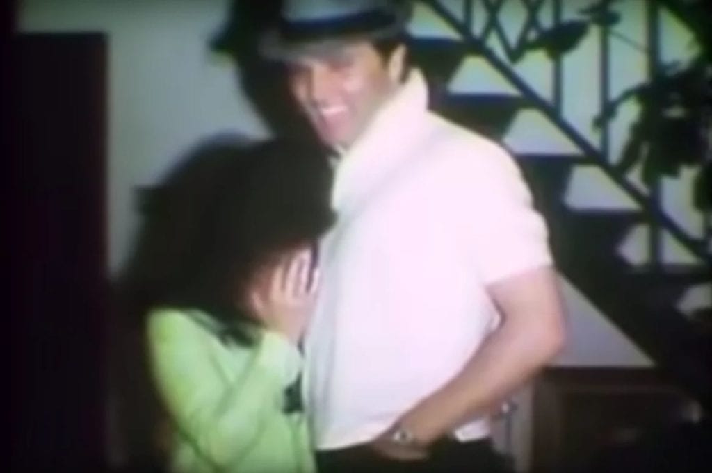 Elvis sings tear-inducing version of Willie Nelson hit Elvis sings tear-inducing version of Willie Nelson hit