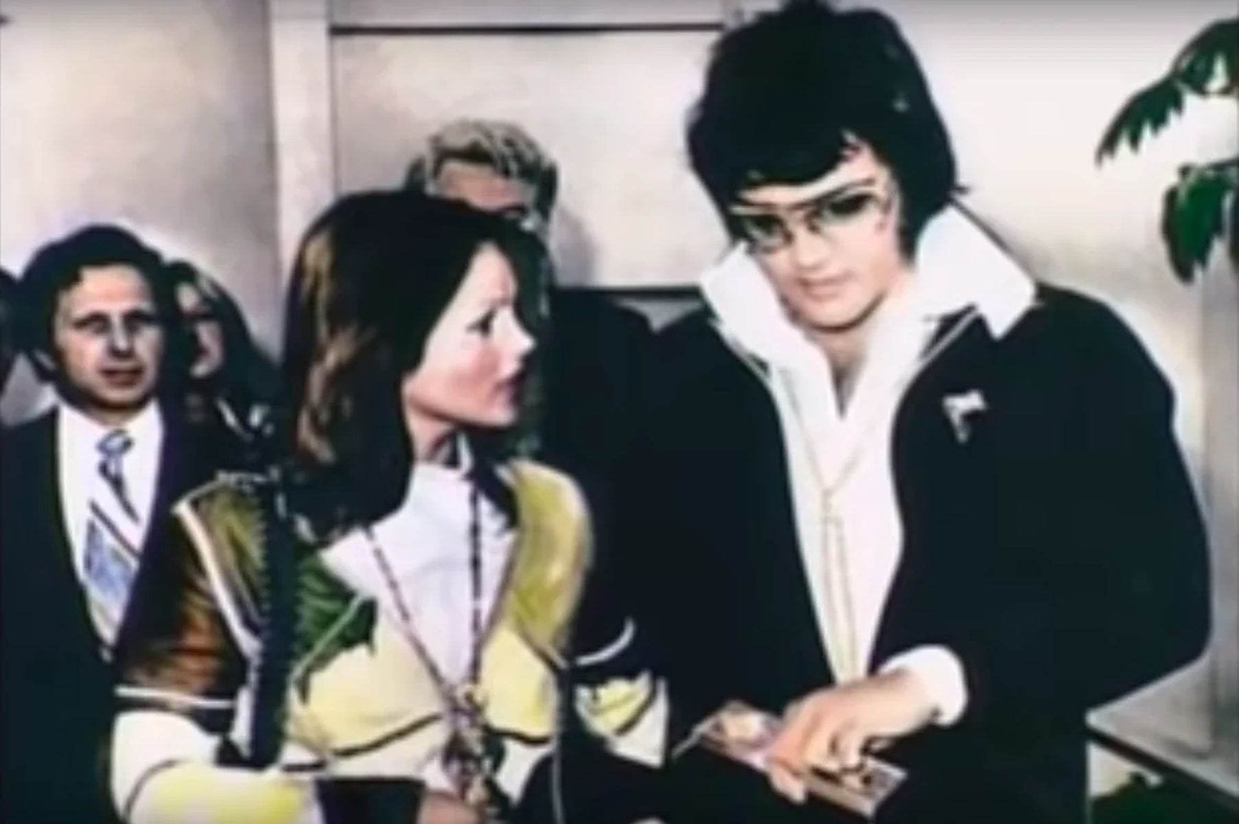 Elvis sings tear-inducing version of Willie Nelson hit Elvis sings tear-inducing version of Willie Nelson hit