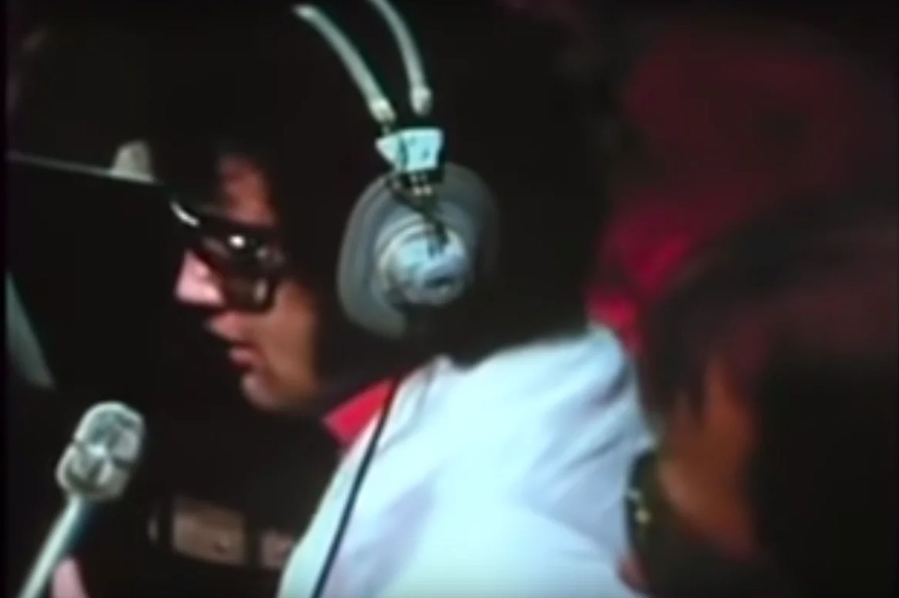 Elvis sings tear-inducing version of Willie Nelson hit Elvis sings tear-inducing version of Willie Nelson hit