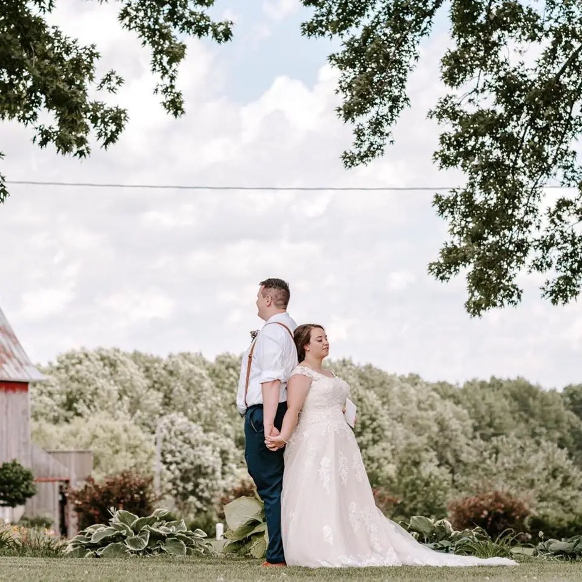 Man brags about rockstar wife for saving woman in her wedding dress ...