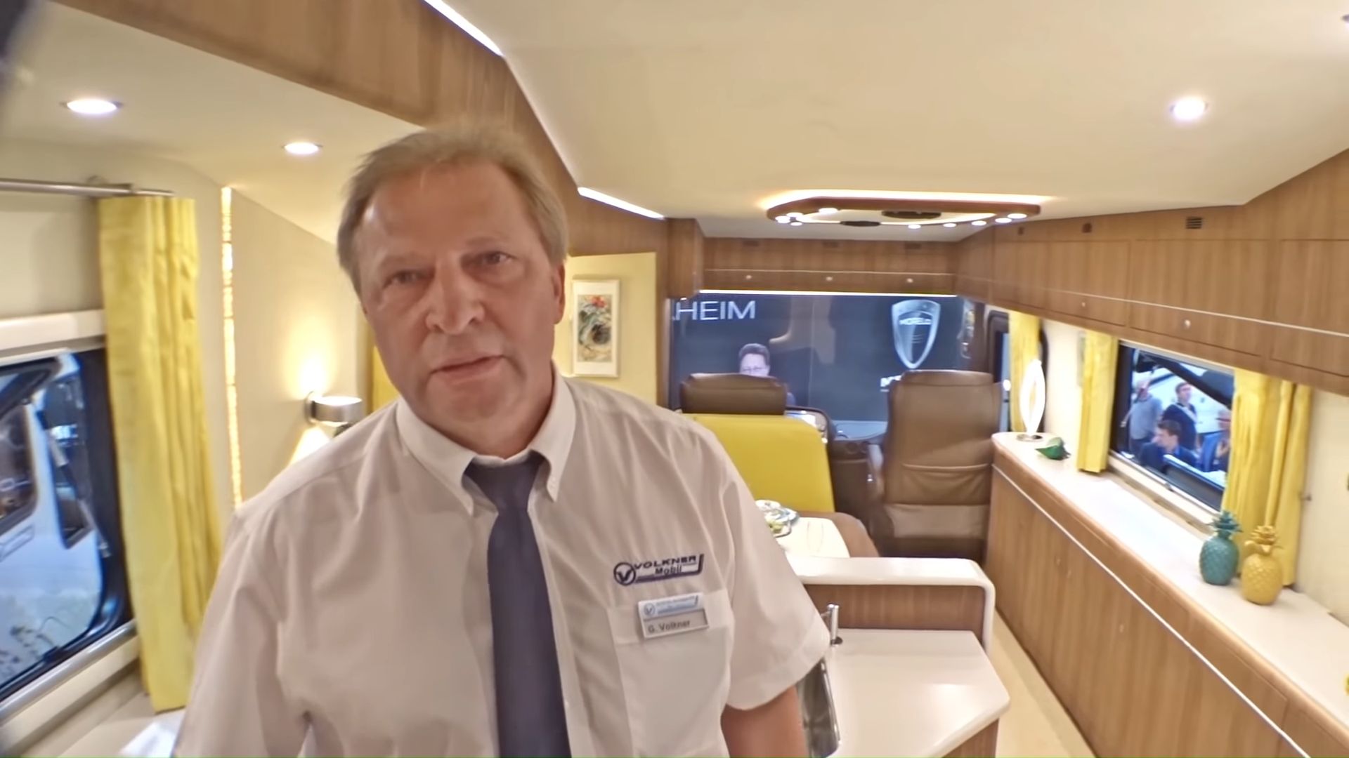 This $1.7M luxury mobile home has a built-in garage outside and the ...