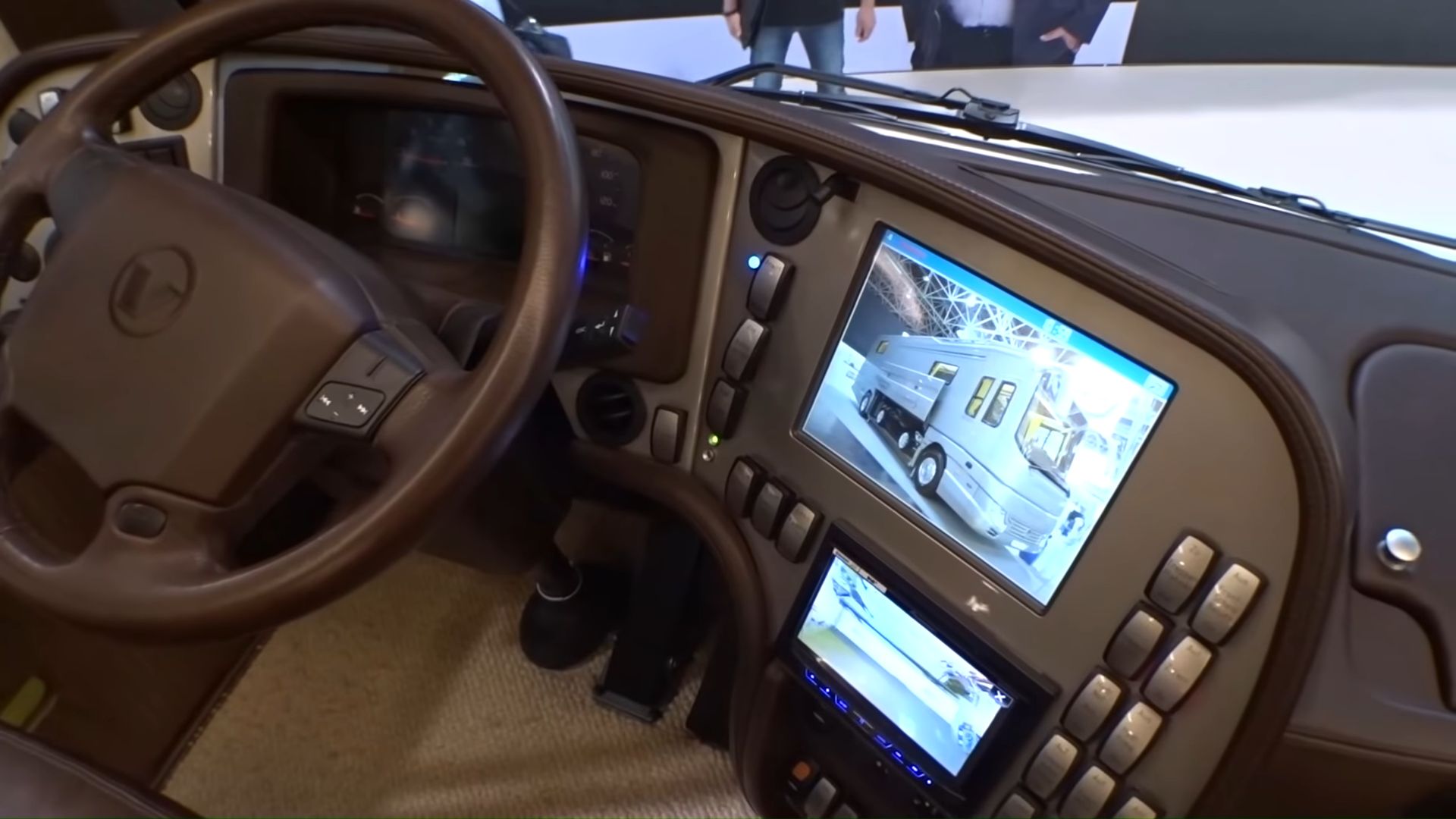 This $1.7M luxury mobile home has a built-in garage outside and the ...