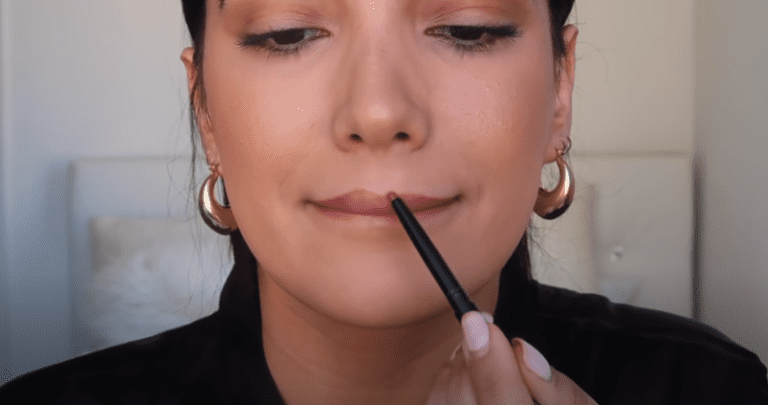 Woman shares how to fake big lips in just 3 easy steps