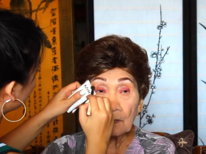 Grandma gets "princess" makeover from her granddaughter