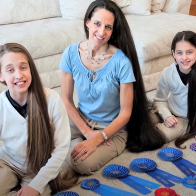 Mom and daughters are like real-life “Rapunzels” with mega-long hair