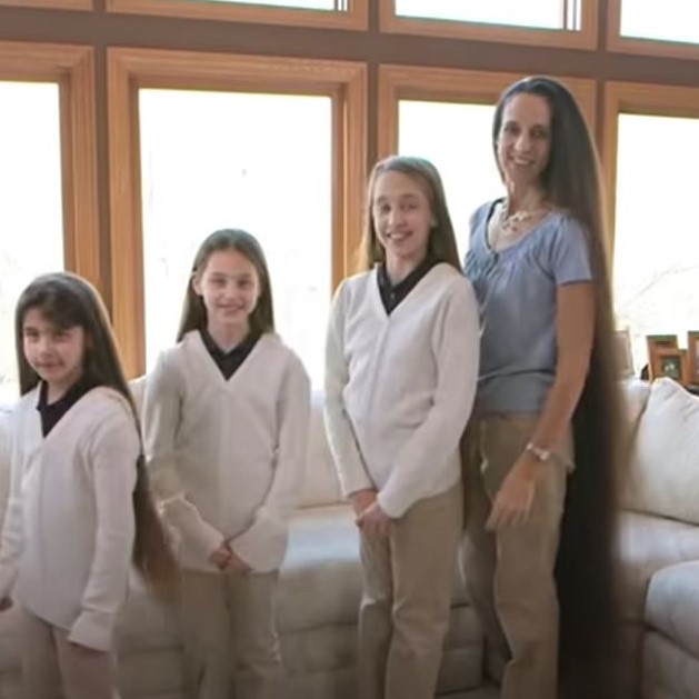 Mom and daughters are like real-life “Rapunzels” with mega-long hair
