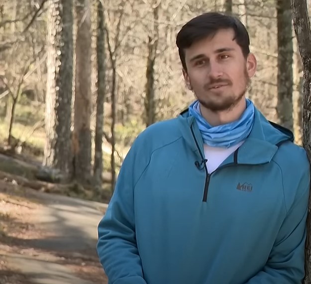 Man sheds 200 pounds after hiking same mountain every day for three years