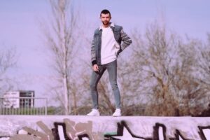 40 Surprising Things No Longer In Style (And What You Should Wear Instead)