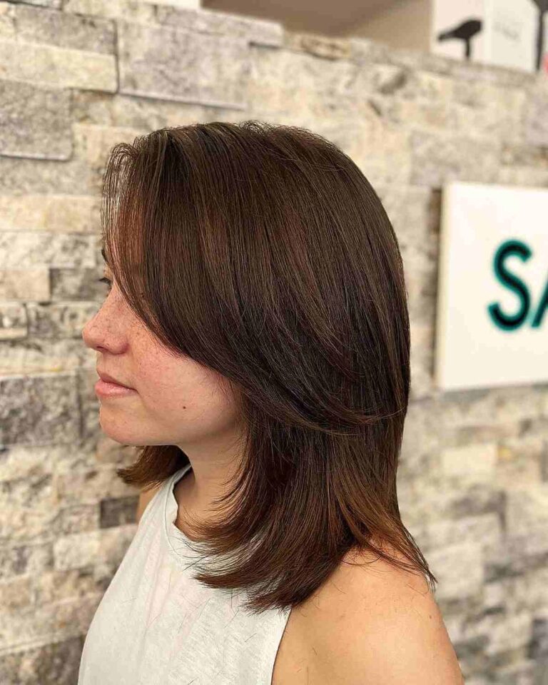 50 Low-Maintenance Layered Medium Haircuts That’ll Give You Stunning ...