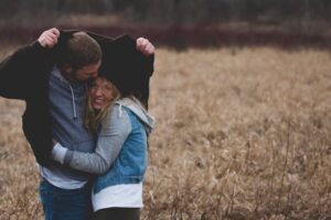 40 Surprising Body Language Signs and What They Actually Mean