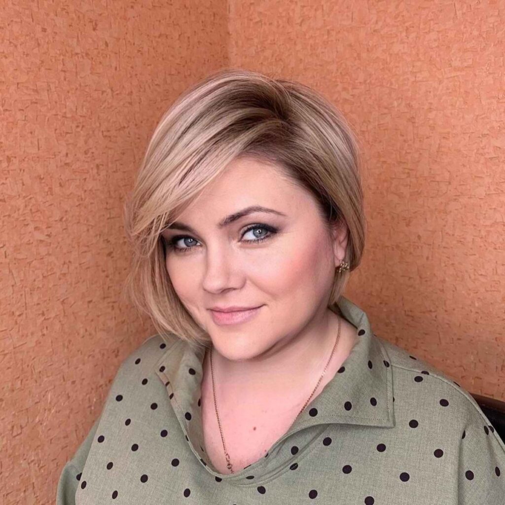 35 Flattering Haircuts for Round Faces That Stylists Swear By